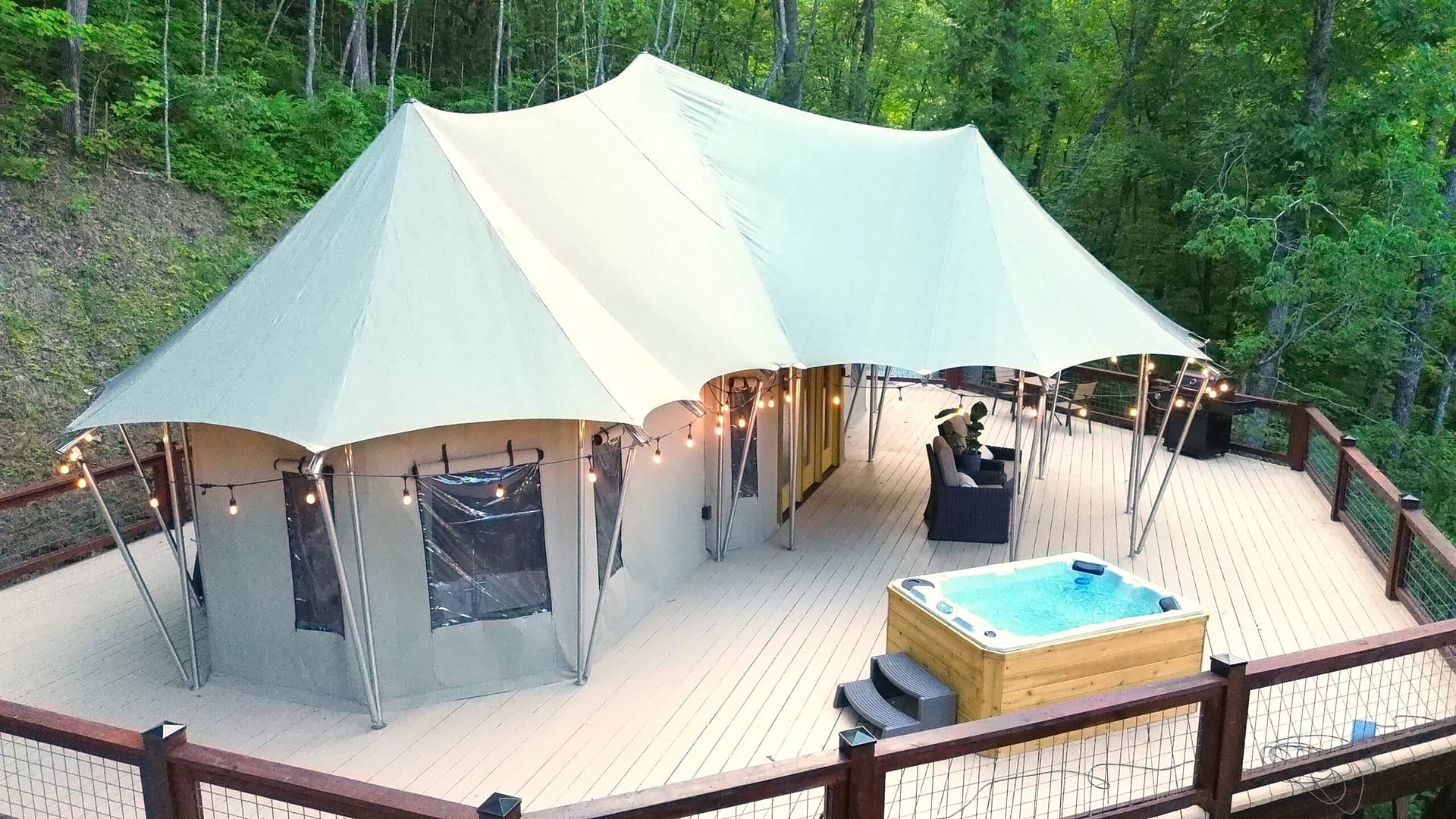 Book Firefly | Safari Tent - Elk Hollow Resort