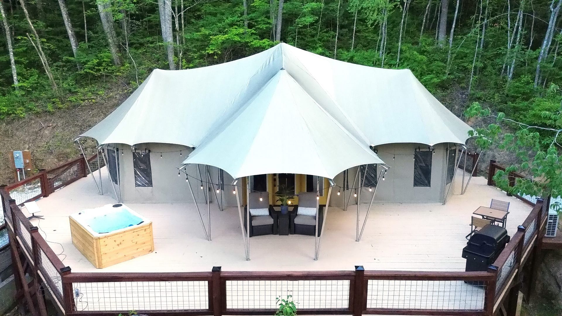 Book Firefly | Safari Tent - Elk Hollow Resort